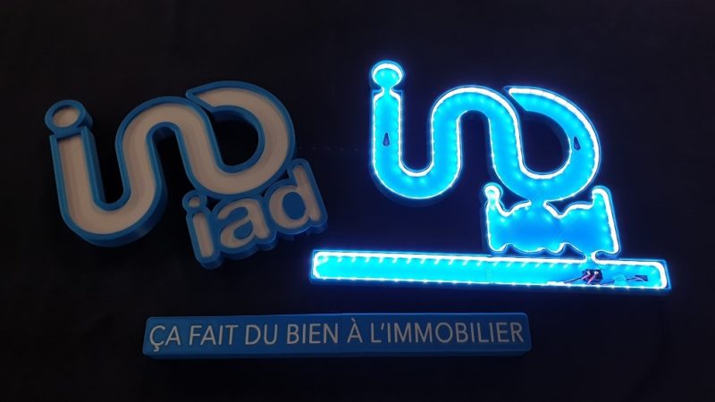 Création d'un logo lumineux IAD